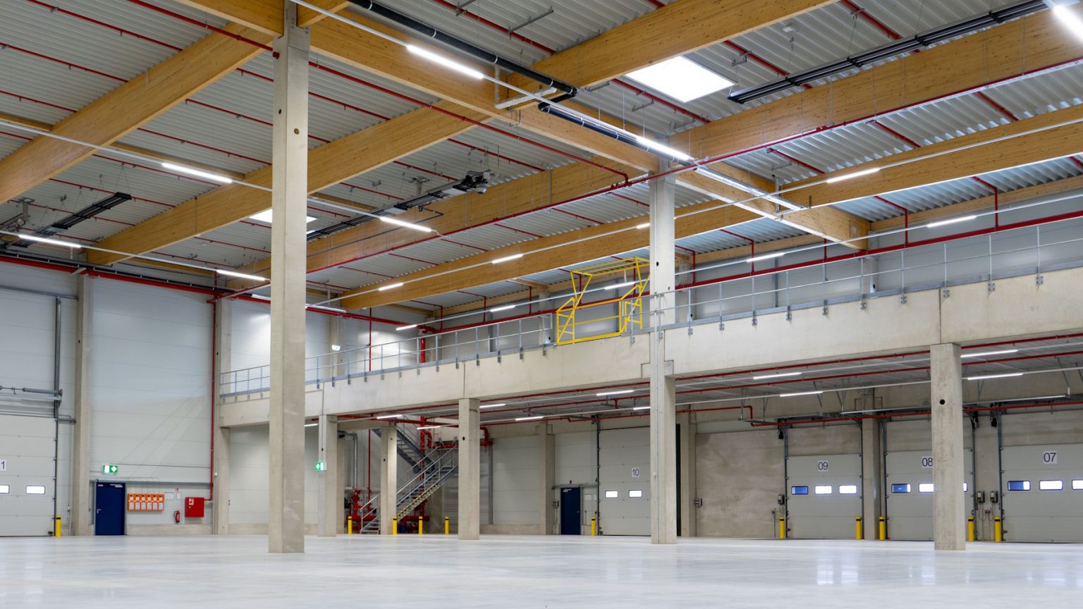 A wooden building as an industrial hall? Panattoni shows it can be done ...